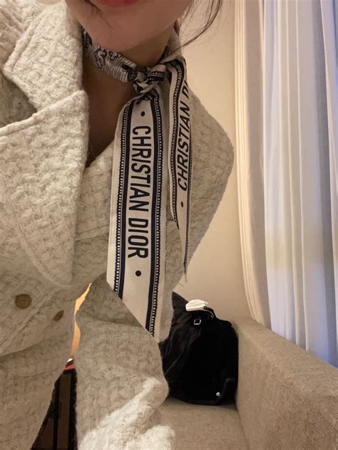 [dior] 실크 명품 스카프 머플러 매는법 디올 오블리크 트윌리 미차 스카프 스타일링 밝을현 브라이트현 네이버 블로그