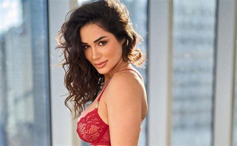 Bru Luccas Muestra Sus Encantos En Picante Outfit