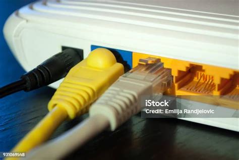 Wifi 라우터 인터넷 Utp 케이블 연결 0명에 대한 스톡 사진 및 기타 이미지 0명 가까운 가정 생활 Istock