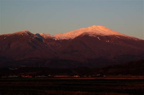 夕暮れの鳥海山 世界のブナの森
