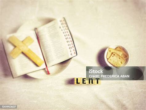 사순절 거룩한 주 및 성금요일 개념 금식에 대한 스톡 사진 및 기타 이미지 금식 사순절 종교적 축하 의식 0명 Istock