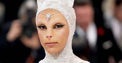 Doja Cat And Jared Leto Dressed As Choupette The Cat At The Met Gala