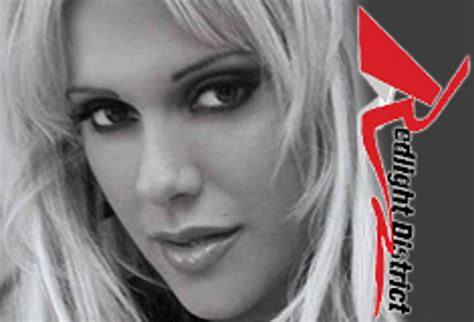 Red Light District Hosts Porn Bash In Hollywood Avn