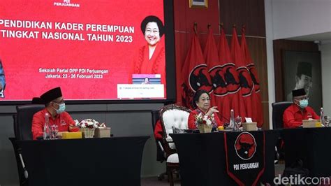 Momen Megawati Buka Pendidikan Kader Perempuan Pdip