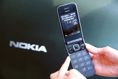 Nokia 這波回憶殺！經典折疊手機 2720 Flip 再進化 Juksy 街星