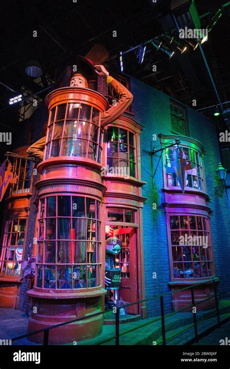 Fred And George Weasley S Weasleys Wizard Wheezes Shop At Warner Bros