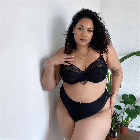 Pin En Noémie Mushu” Curvy Vibes