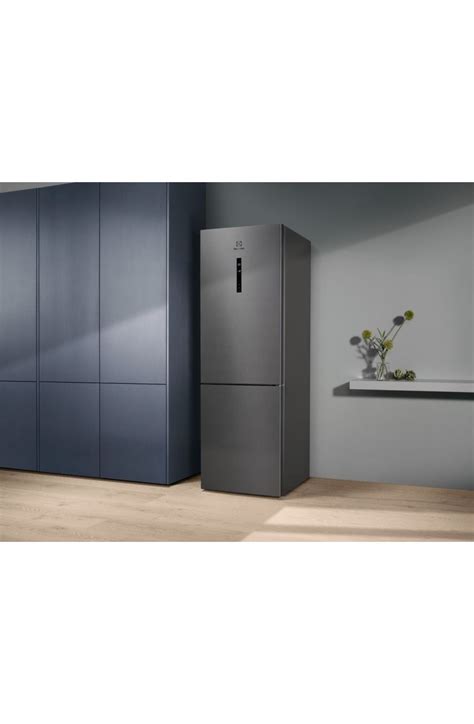 Комбиниран хладилник с фризер Electrolux Lnt7me32x3