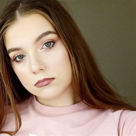 Simina Păscuțoi Simina 2911 • Threads Say More