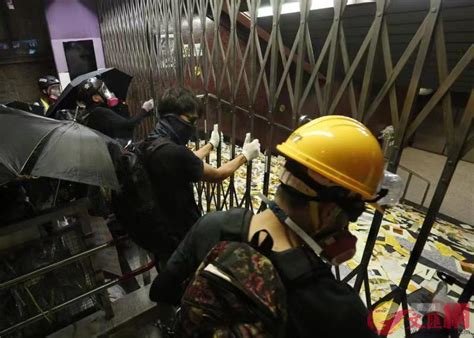 圖集｜暴徒深夜強闖港鐵太子站內 瘋狂打砸大肆破壞 香港文匯網