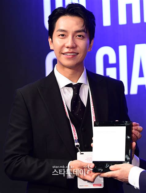 [포토] 이승기 기후위기 복원력 홍보대사 위촉 스타투데이