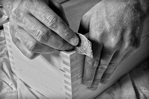 무료 이미지 남자 사람 검정색과 흰색 화이트 사진술 손가락 검은 단색화 팔 근육 닫다 그림 상호 작용