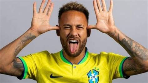 Ex De Neymar Para A Web Ao Exibir Curvas Delineadas Vestido Curtinho