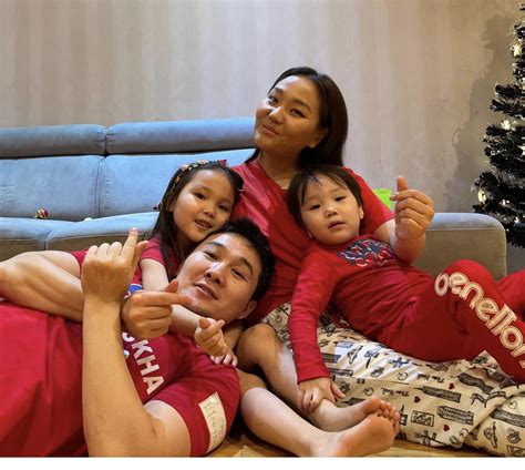 Б Мандуулын гэр бүлтэй танилц ТАС МН