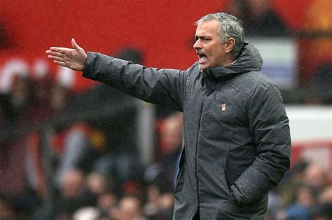 Gary Neville Likens Man Utd Boss Jose Mourinho To Floyd Mayweather