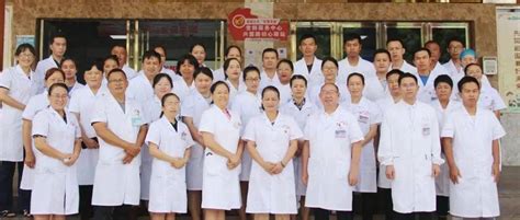 守医者初心 担健康使命—西盟县人民医院开展庆祝第五个中国医师节系列活动节日义诊许雪梅