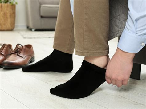 احذرارتداء الجوارب في الصيف قد يؤدي إلى العديد من الأمراض الصحة