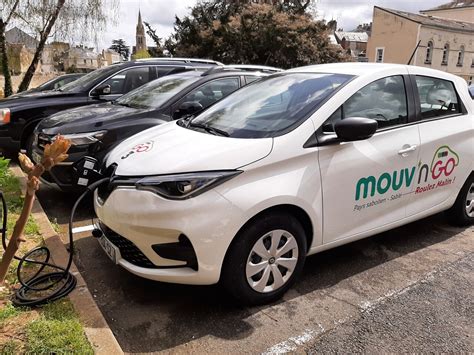 Autopartage Mouv n Go à Sablé sur Sarthe quatre voitures électriques