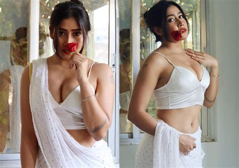 Sofia Ansari Fails Sunny Leone In Boldness सोफिया अंसारी ने साड़ी में दिखाया बोल्ड अवतार वायरल