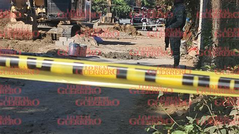Muere trabajador de la construcción aplastado por tierra Otros dos