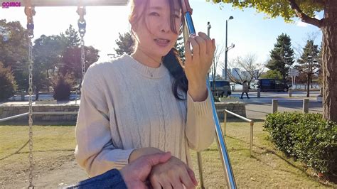 結婚して20年、平凡な生活を送る主婦。最近、年齢を重ねるごとに心が冷めていくのを感じる･･･もう一度だけの頃のようにキスしただけでドキドキする燃えるようなsexがしたい。一日限定彼氏と最初で