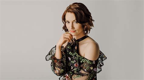 Supergirl Actress Chyler Leigh On Her Character Realizing Shes Gay