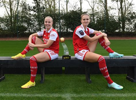 Beth Mead Wins Bbc Footballer Of The Year Award News