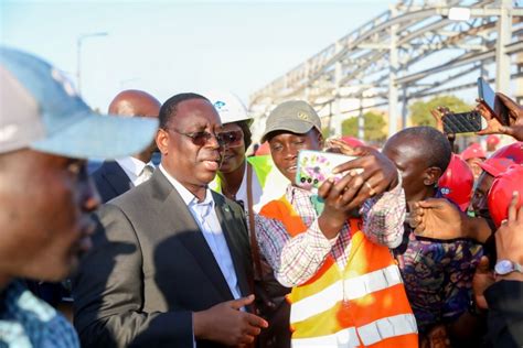 Dakar le Président Macky Sall a procédé à la visite des chantiers du BRT Photos