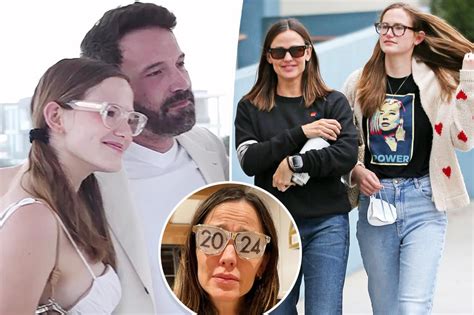 Jennifer Garner Cries As Her And Ben Afflecks Daughter Violet Graduates
