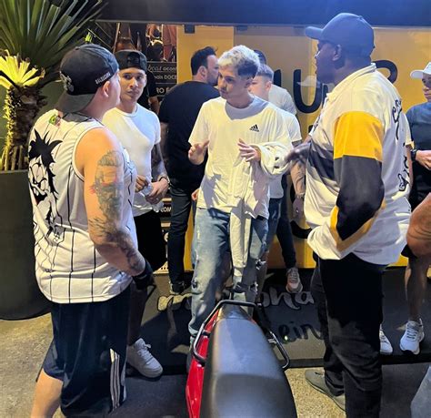 Organizada do Atlético MG lança disk balada e Matías Zaracho é abordado por grupo em bar