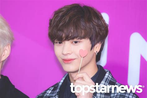 Uhd포토 비투비btob 육성재 ‘수줍은 하트 2018 멜론 뮤직 어워드 최시율 기자 톱스타뉴스