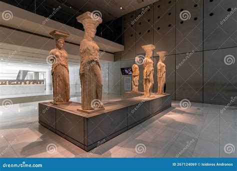 Les Caryatides Au Nouveau Musée De Lacropole à Athènes Image Stock