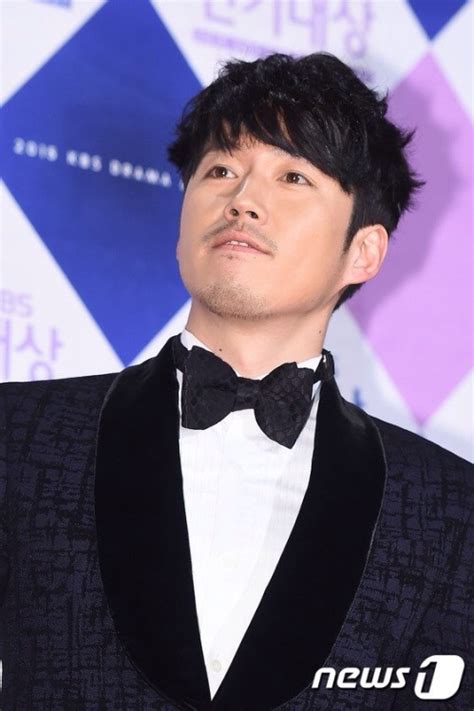 Jang Hyuk Wins Excellence Male Actor Kbs Drama Awards 2015 Stuck On