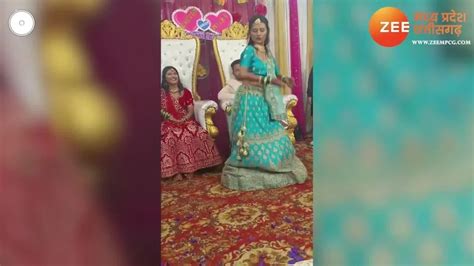 Watch Breaking News Viral Indian Jija Sali Wedding Dance Video Cute Sali Front Jija Stage Par