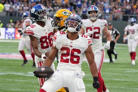 New York Giants Gm Joe Schoen Hints At Possible Saquon Barkley Extension