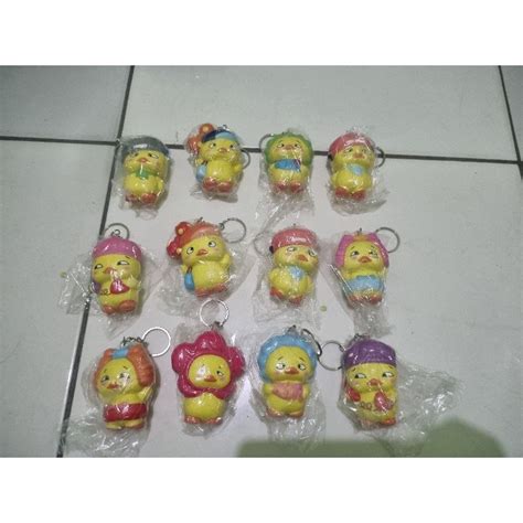 Jual Grosirrr Gantungan Kunci Squisy Upset Duck Lusinan Isi 12pcs Campur Motif Shopee Indonesia
