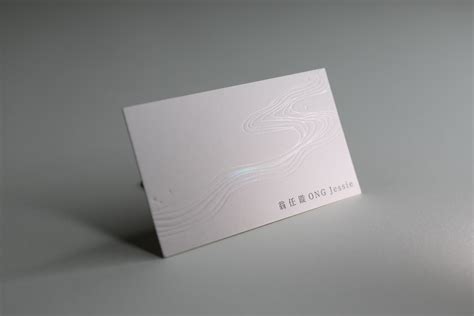 魚躍創意 【國外案例分享】 有別於傳統魚飼料，罐裝或袋裝既有印象，此包裝設計 參考了寵物店受歡迎的魚群種類，活潑、色彩鮮明，且 成功吸引
