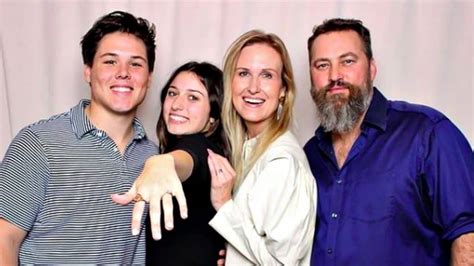 Duck Dynasty Star Bella Robertson 18 Announces Engagement