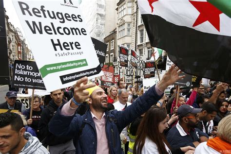 伦敦数千民众游行要求英国安置更多难民