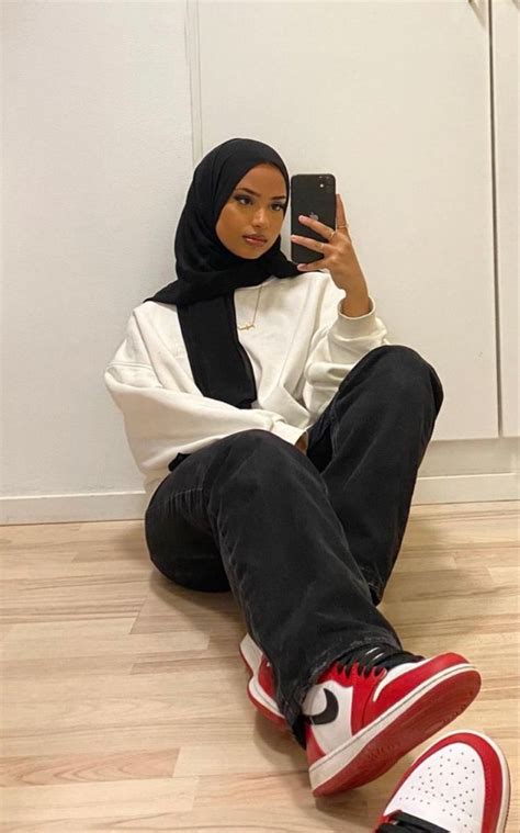hijabi streetwear outfit | Hijab fashion, Hijab fashion inspiration ...
