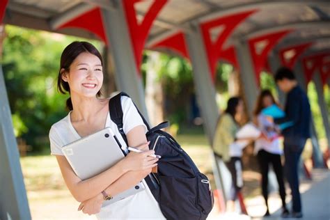 Balancing Your Social Life With Academics In College Christmas