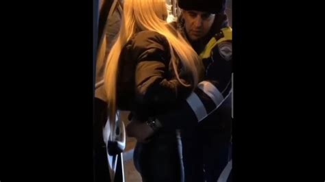 ПИДР залез девушке в трусы Кто знает инспектора пишите на почту Genalena Youtube