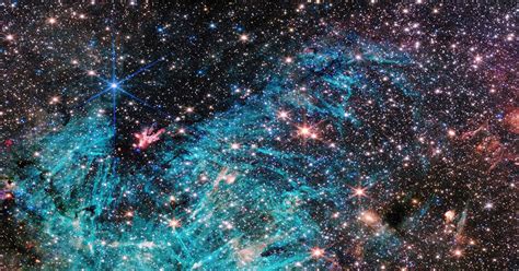 James Webb Detects “unexplained Structures” In Heart Of Our Galaxy