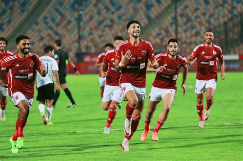 الأهلي يتقدم على البنك بهدف وسام أبو علي في الشوط الأول صور بوابة