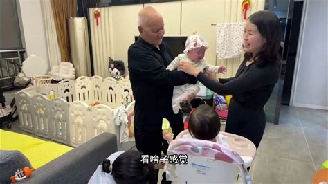 小侄女满6个月了，准备开荤，作为姑姑的我送她一份开荤礼物。生活 搞笑 萌娃 Youtube