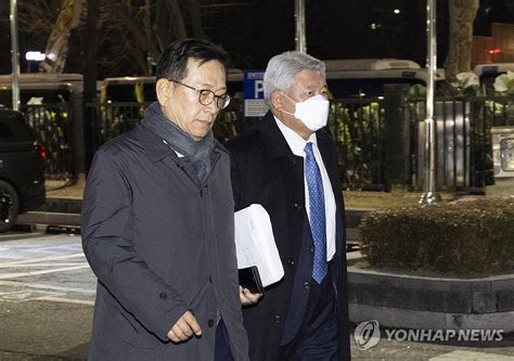 4시간50분 만에 끝난 尹 영장심사朴 전 대통령은 8시간40분종합