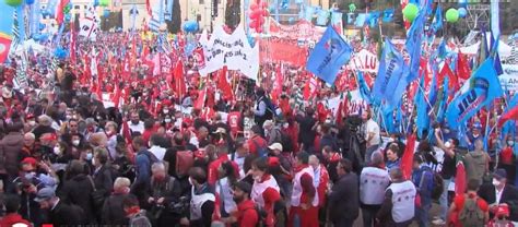 Sindacati In Piazza Stamani A Bologna Online News