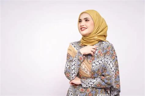 Ide Model Baju Batik Kerja Wanita Berhijab Yang Elegan Olx News