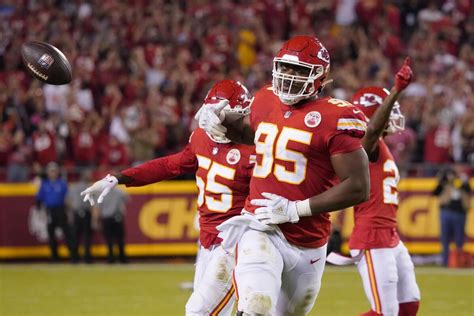 Roughing The Passer Calls Frustrating Defenders Around Nfl Ap News