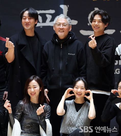 [e포토] 유인촌을 필두로 한자리에 모인 연극 파우스트 주역들 네이트 연예